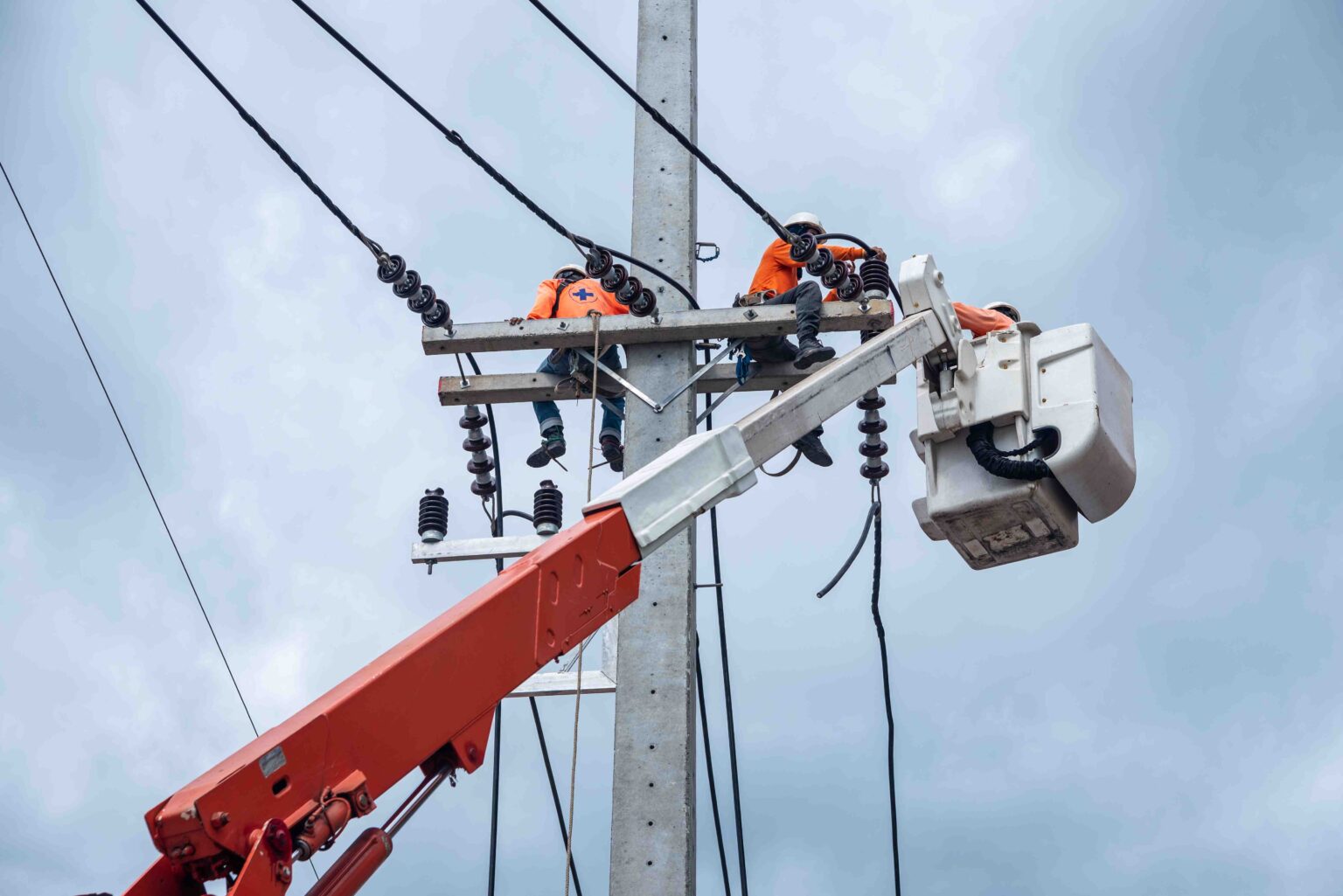 Aerial Lineman: High-Wire Heroes of the Utility World