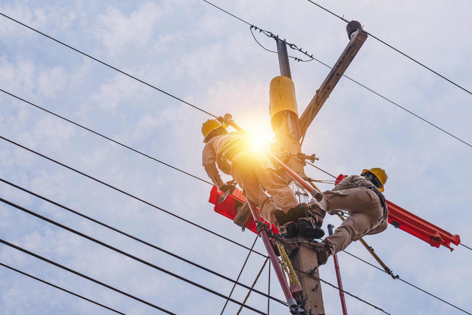 Powerline Worker Essentials: A High-Voltage Career Guide